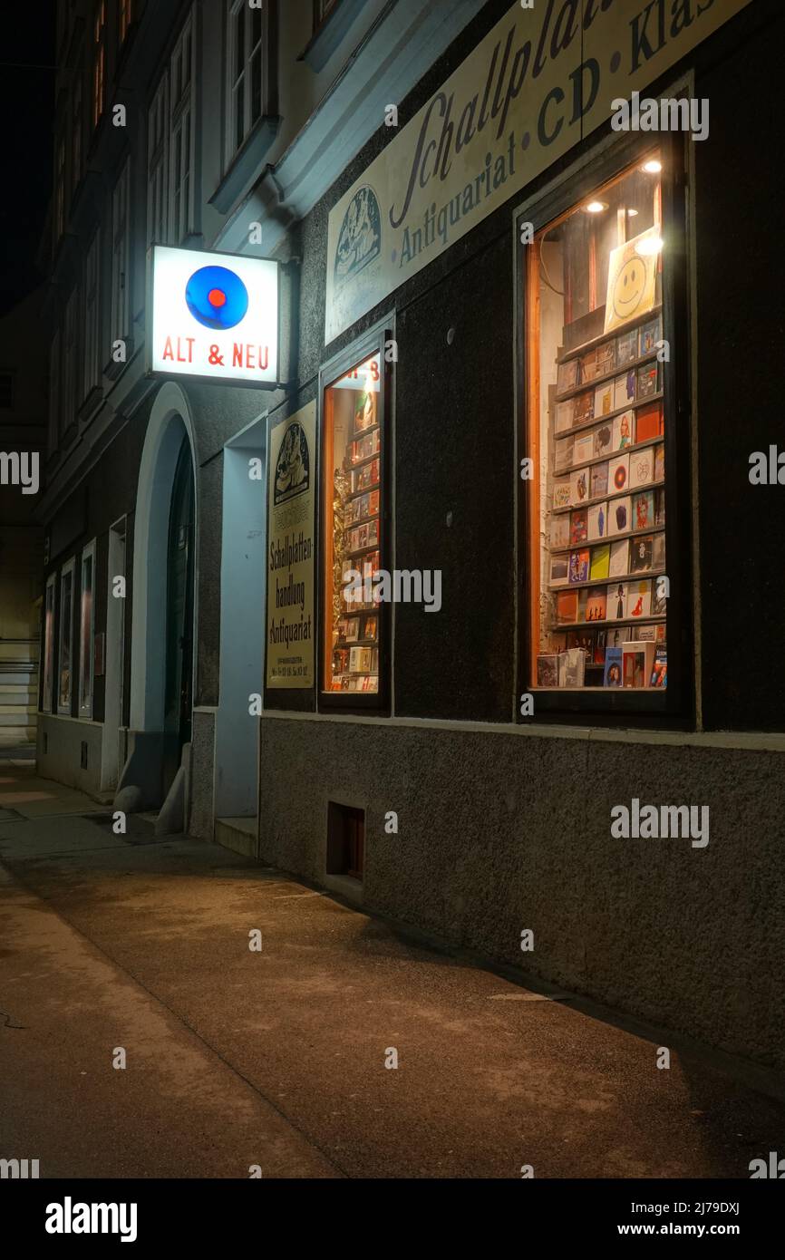 Schallplattengeschaft hi-res stock photography and images - Alamy