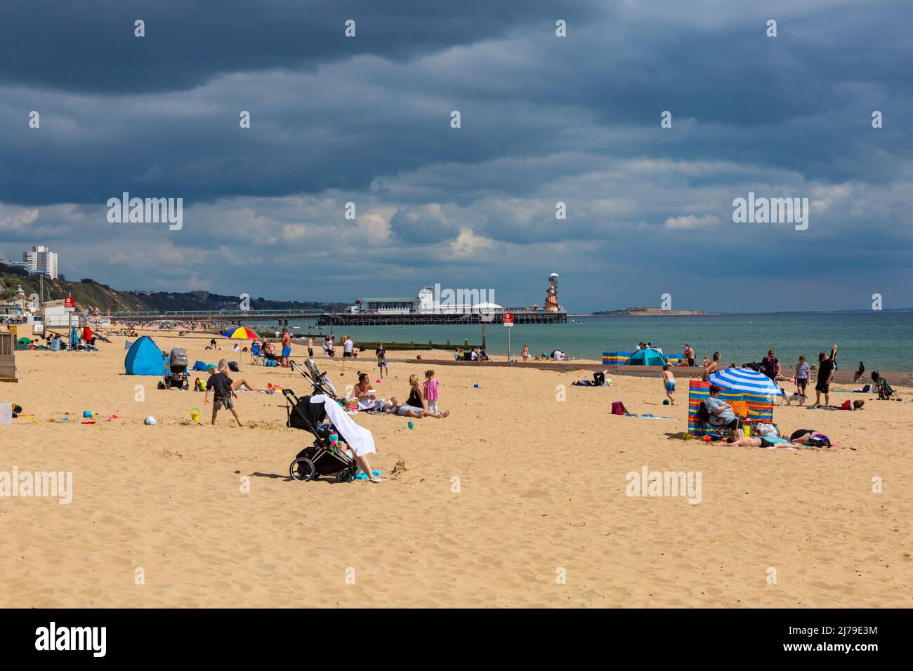 Bournemouth, Dorset UK, Dorset UK. 7th May 2022. UK weather: warm with ...