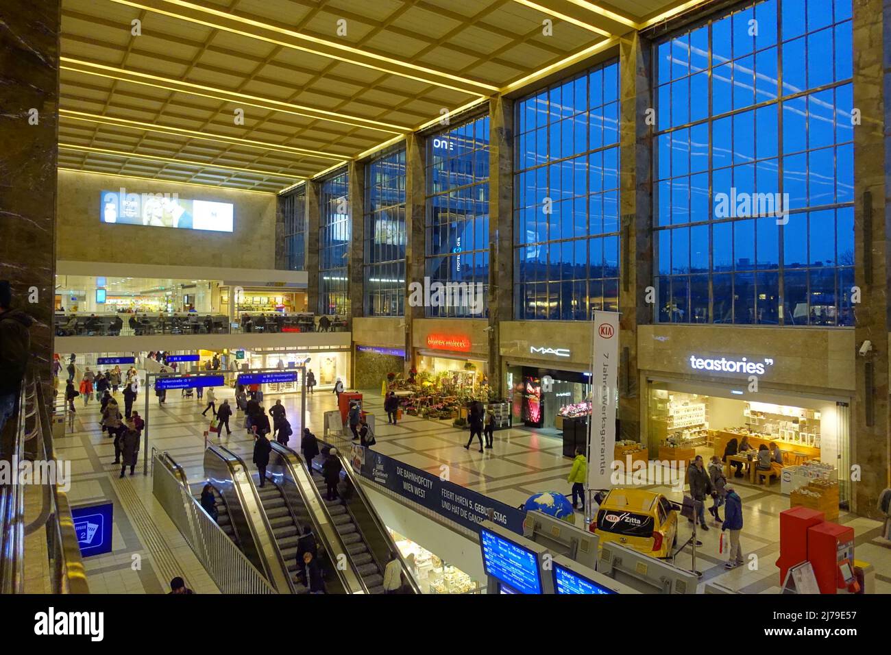 Wien, Westbahnhof, Halle Stock Photo - Alamy