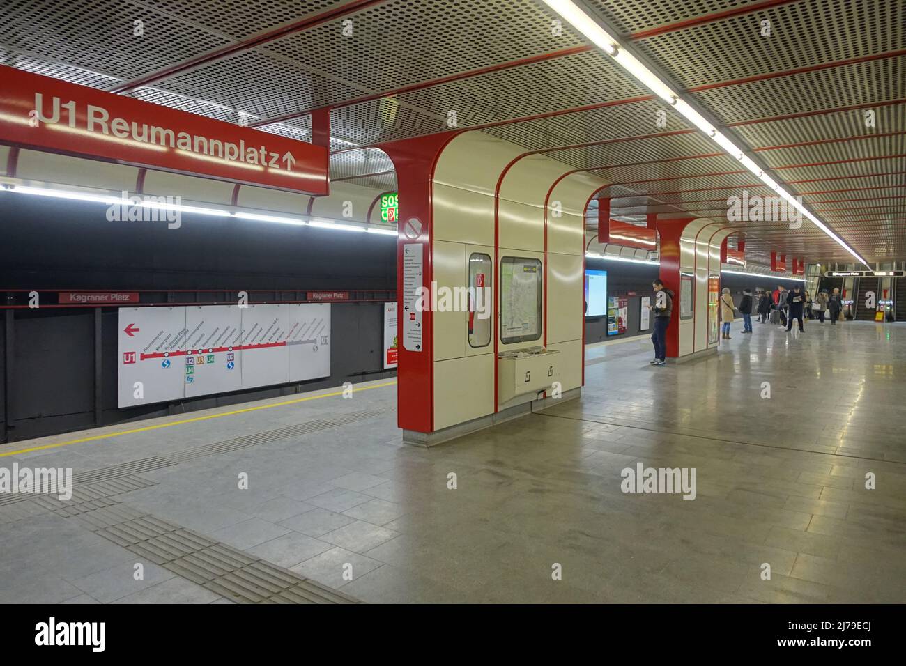 Wien, U-Bahn-Linie U1, Kagraner Platz // Vienna, U1 Underground Line ...