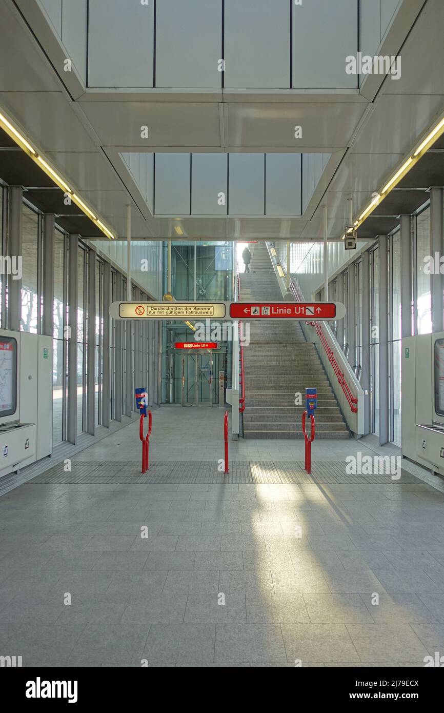Wien, U-Bahn-Linie U1 // Vienna, U1 Underground Line Stock Photo - Alamy