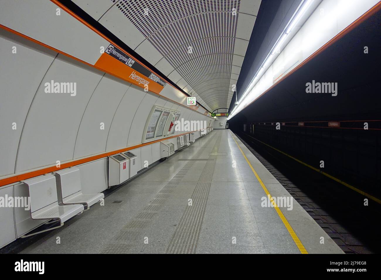 Wien, U-Bahn-Linie U3, Station Herrengasse // Vienna, Underground Line ...
