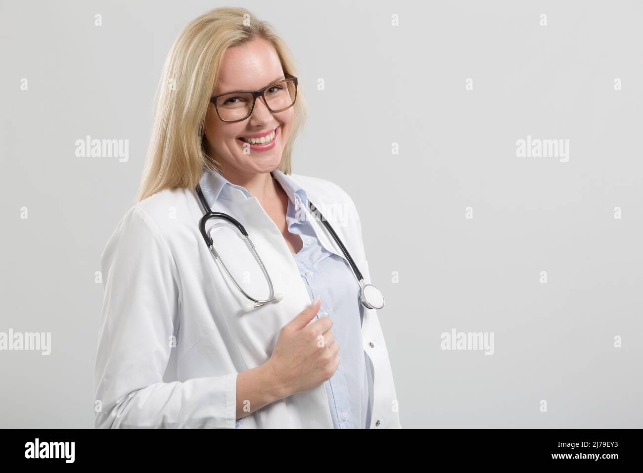 friendly smiling female doctor with stethoscope Stock Photo - Alamy