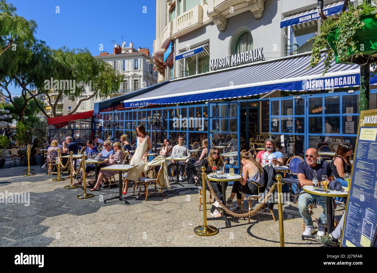 Cafe terraces hi-res stock photography and images - Alamy