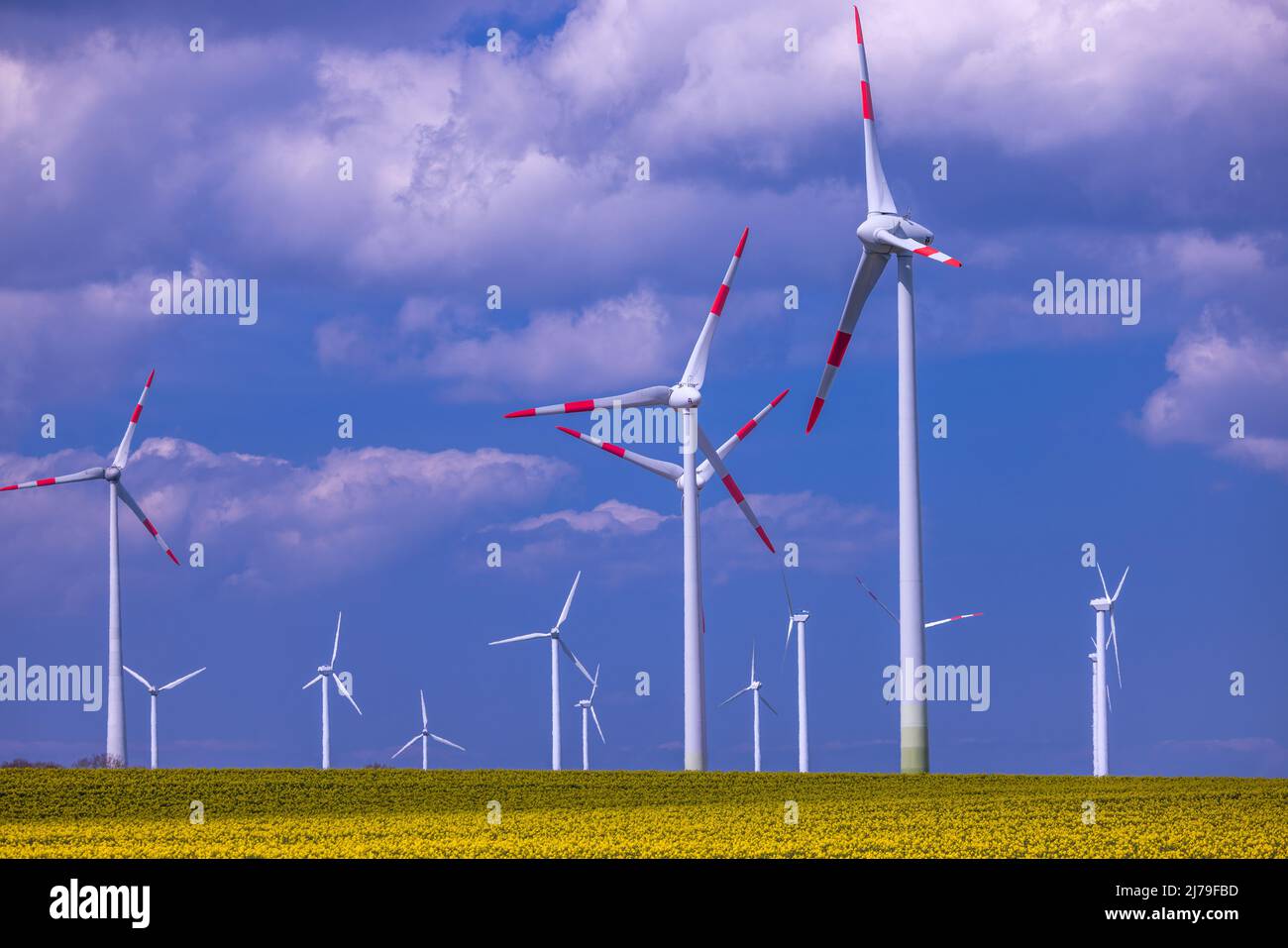 26 April 2022, Mecklenburg-Western Pomerania, Kladrum: Wind turbines ...