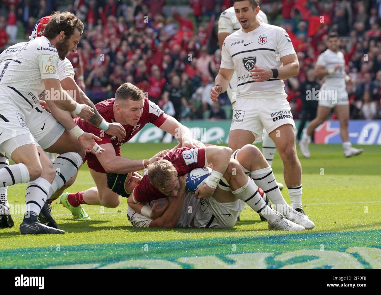 Munster's Mike Haley score his sides third try during the Heineken ...