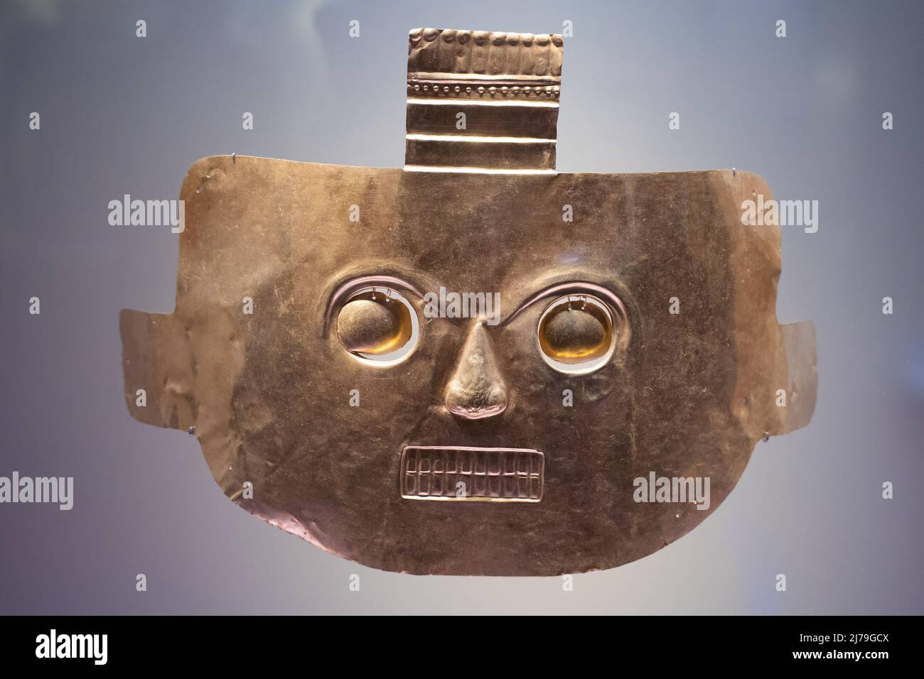 Gold inca mask hi-res stock photography and images - Alamy