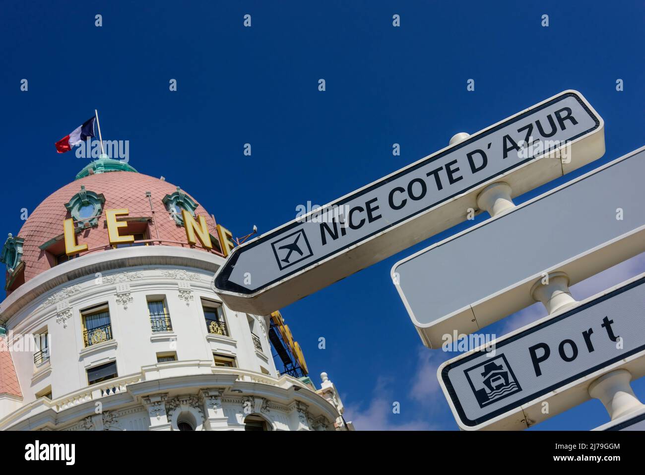 Nizza, Promenade des Anglais, Hotel Negresco // Nice, Promenade des ...