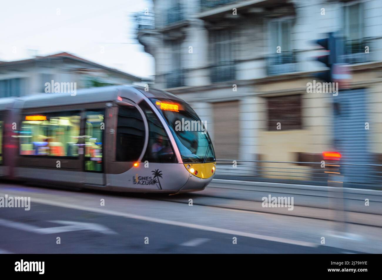 Nizza, moderne Straßenbahn Linie 1 // Nice, Modern Tramway Line 1 Stock ...
