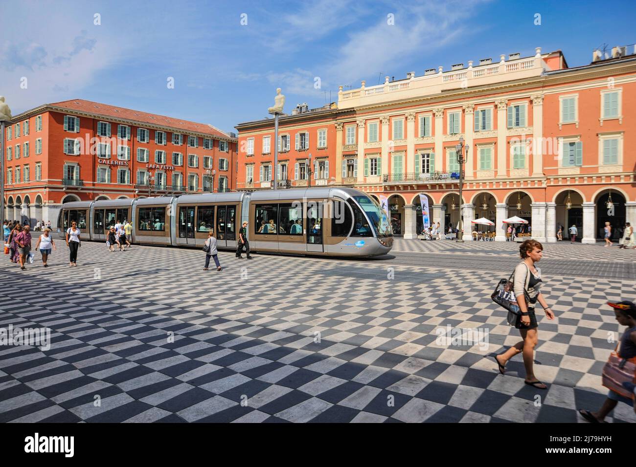 Nizza, moderne Straßenbahn, Linie 1, Massena // Nice, Modern Tramway ...