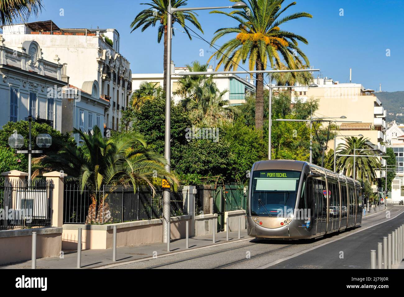 Nizza, moderne Straßenbahn Linie 1, Rue du soleil // Nice, Modern ...