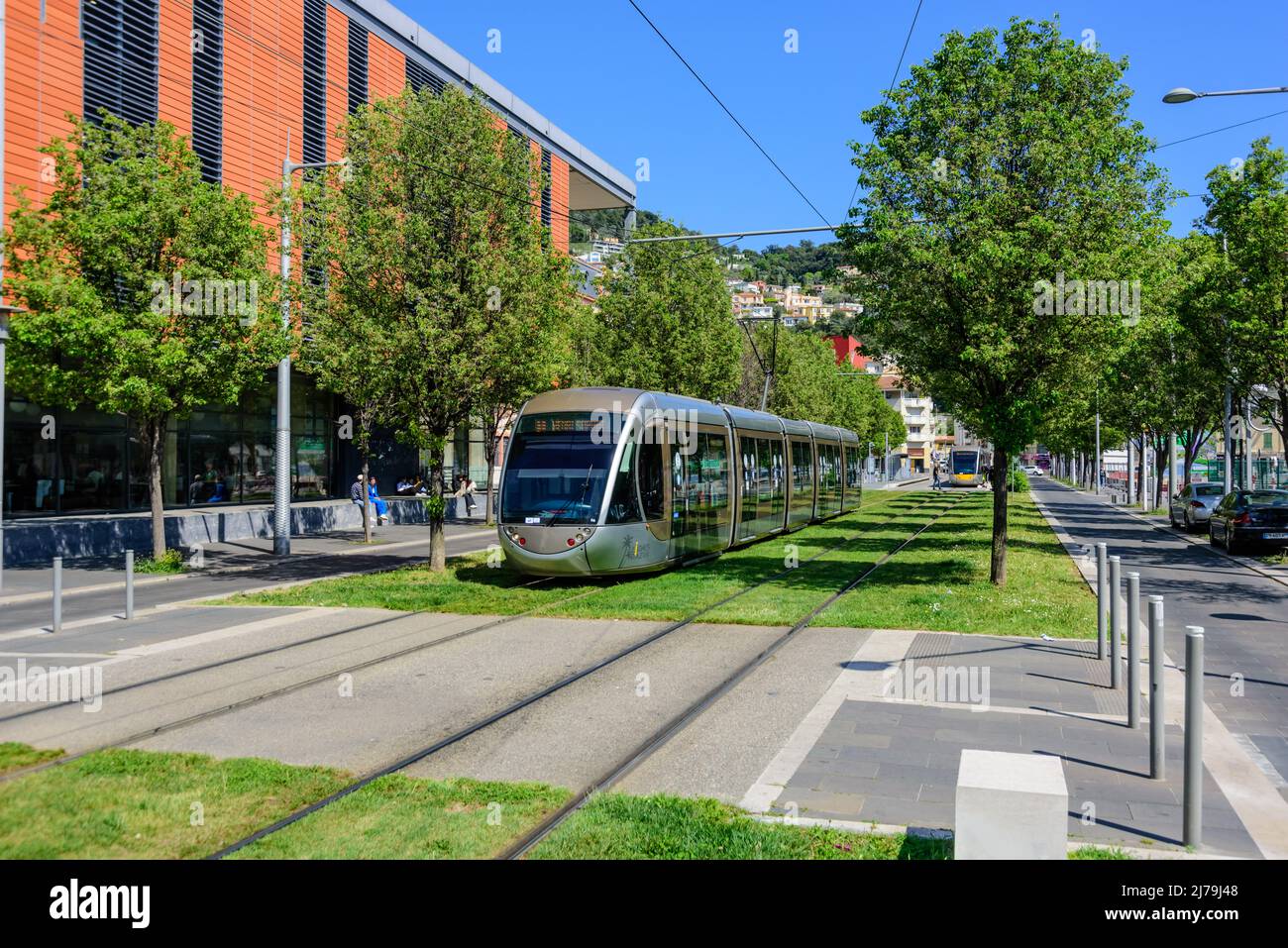 Nizza, moderne Straßenbahn, Linie 1, Avenue Mitterand // Nice, Modern ...