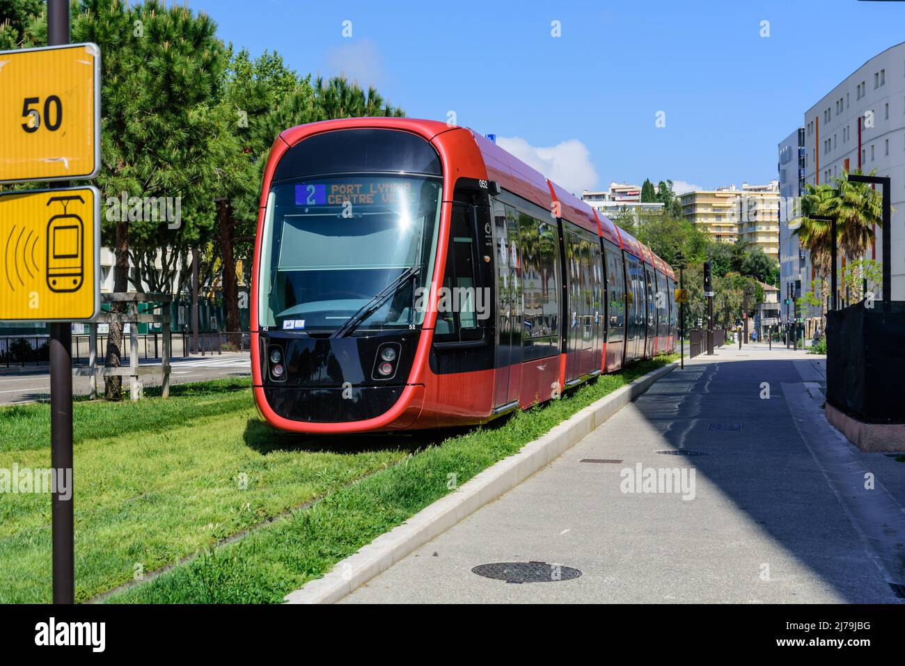 Nizza, moderne Straßenbahn, Linie 2, Digue de Francais // Nice, Modern ...