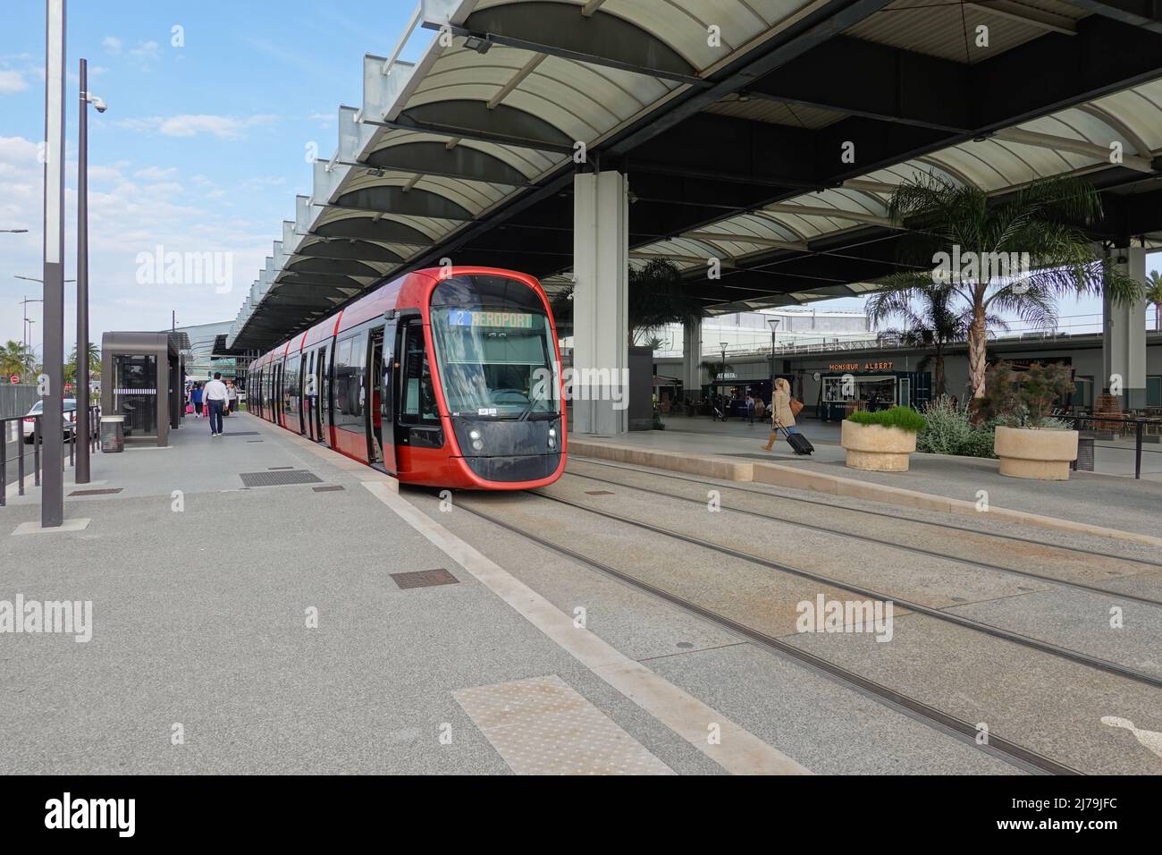 Nizza, moderne Straßenbahn, Linie 2, Flughafen // Nice, Modern Tramway ...