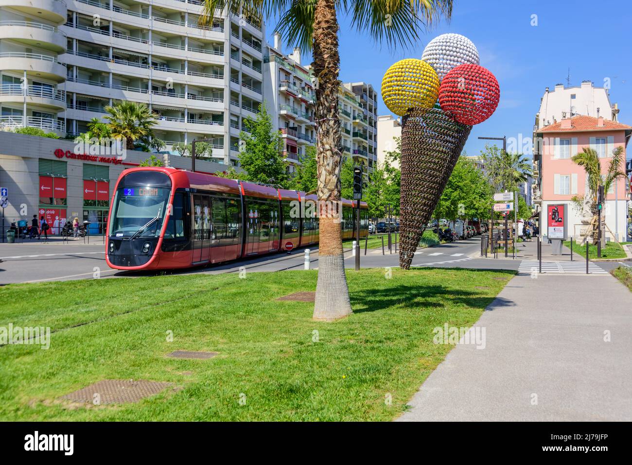 Nizza, moderne Straßenbahn, Linie 2, Ferber // Nice, Modern Tramway ...