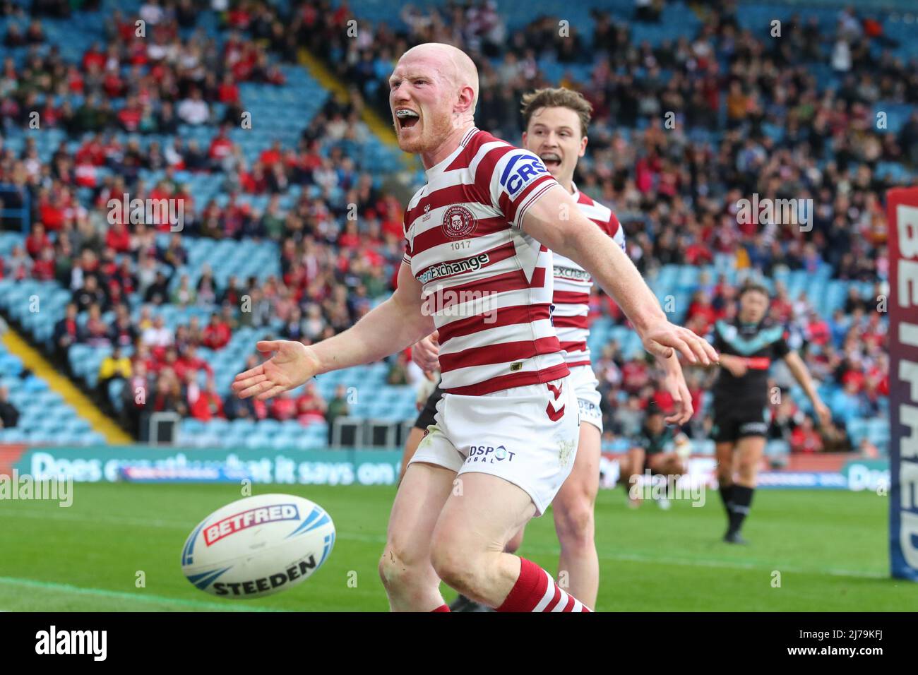 Liam Farrell #12 of Wigan Warriors celebrates his try Stock Photo - Alamy