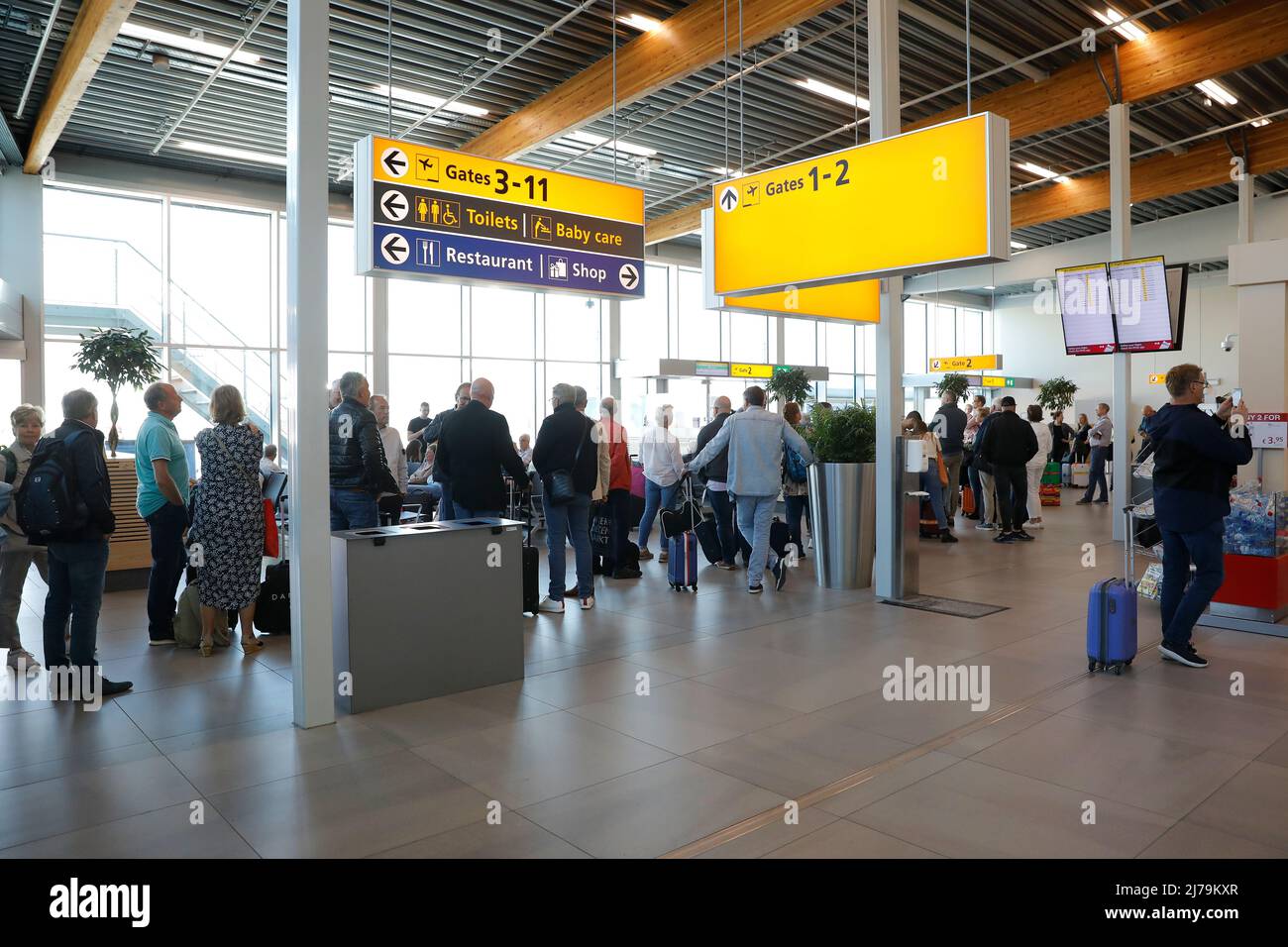 Check in balie op vliegveld hi-res stock photography and images - Alamy
