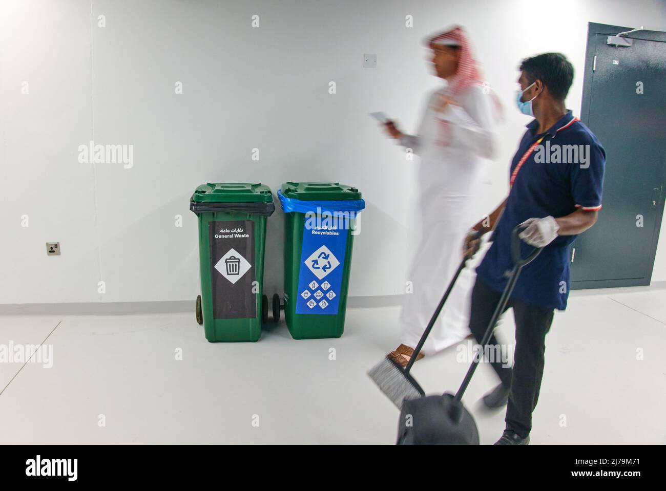 Man cleaning dustbins hi-res stock photography and images - Alamy