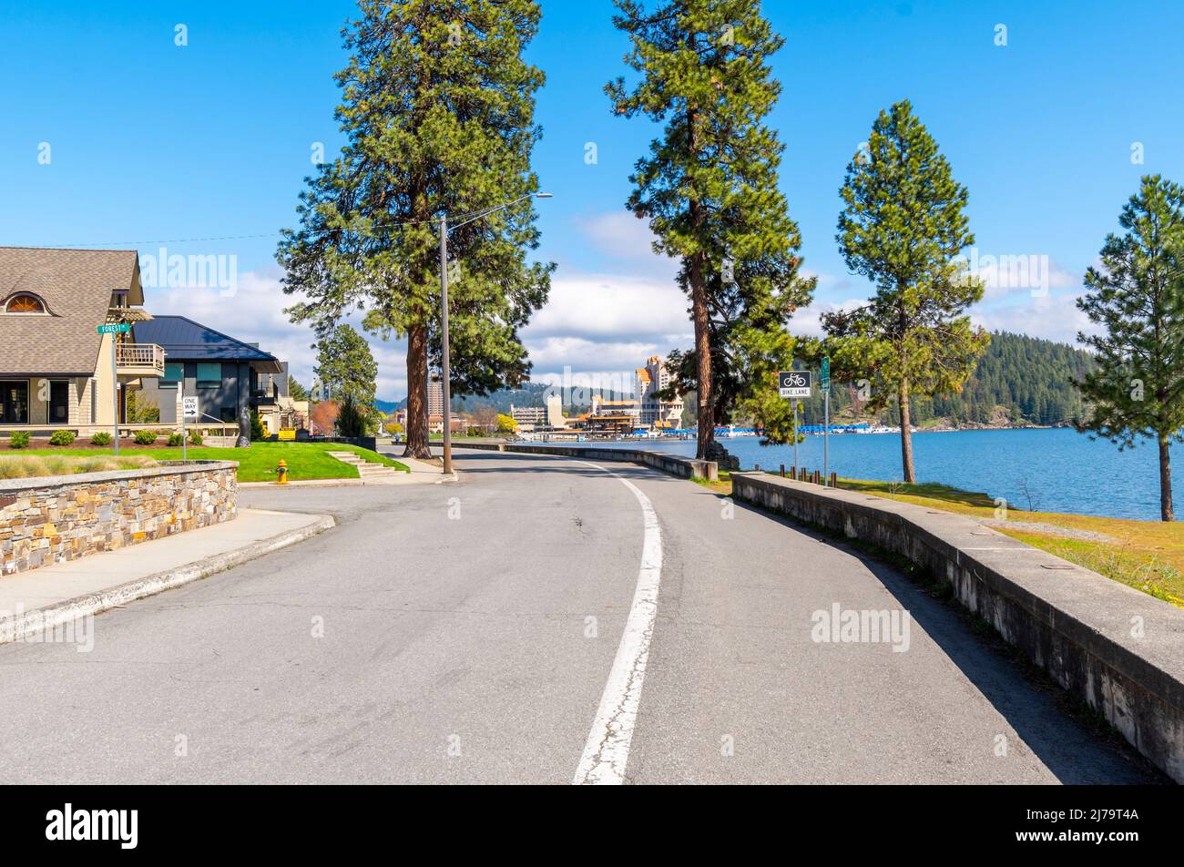 Luxury waterfront homes face the lake with the city beach, park and ...