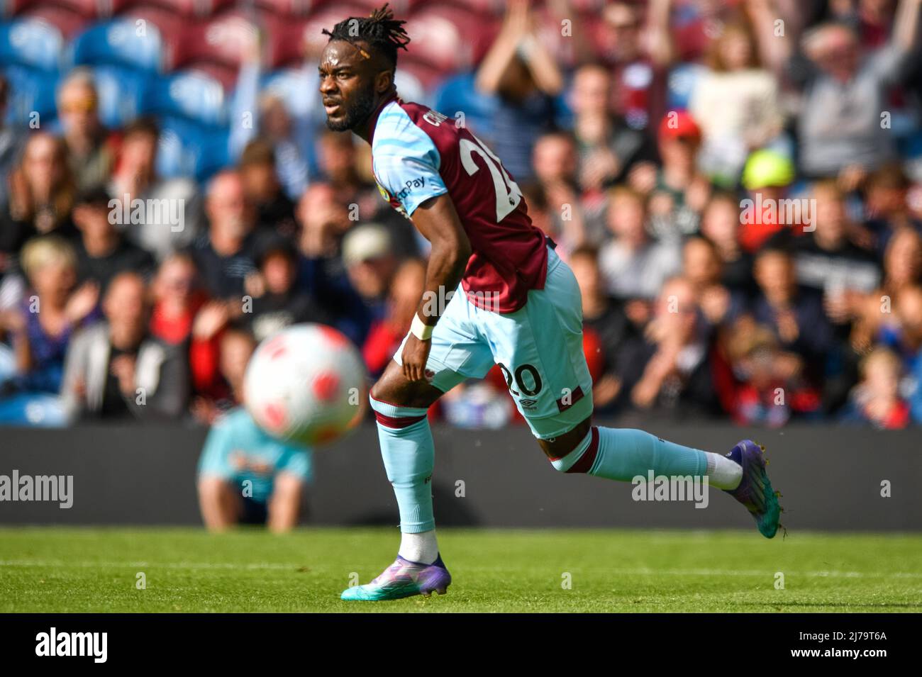 Maxwel cornet burnley 2022 celebrates hi-res stock photography and ...