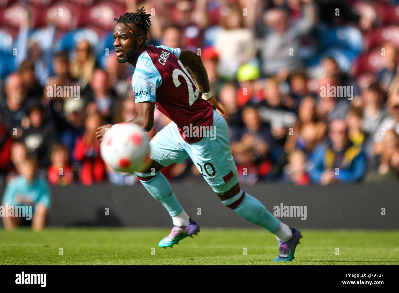 Maxwel cornet burnley 2022 celebrates hi-res stock photography and ...