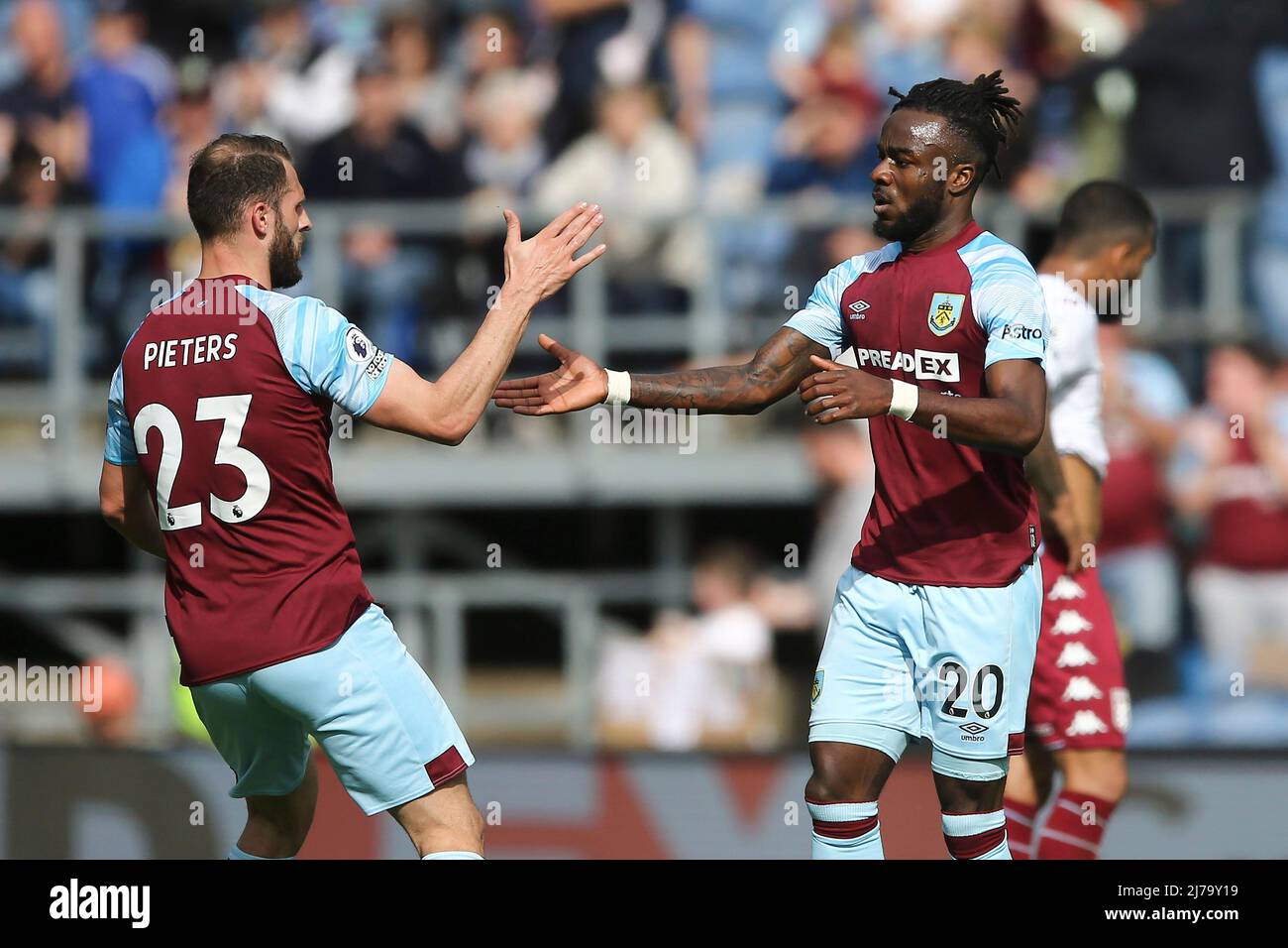 Maxwel cornet burnley 2022 celebrates hi-res stock photography and ...