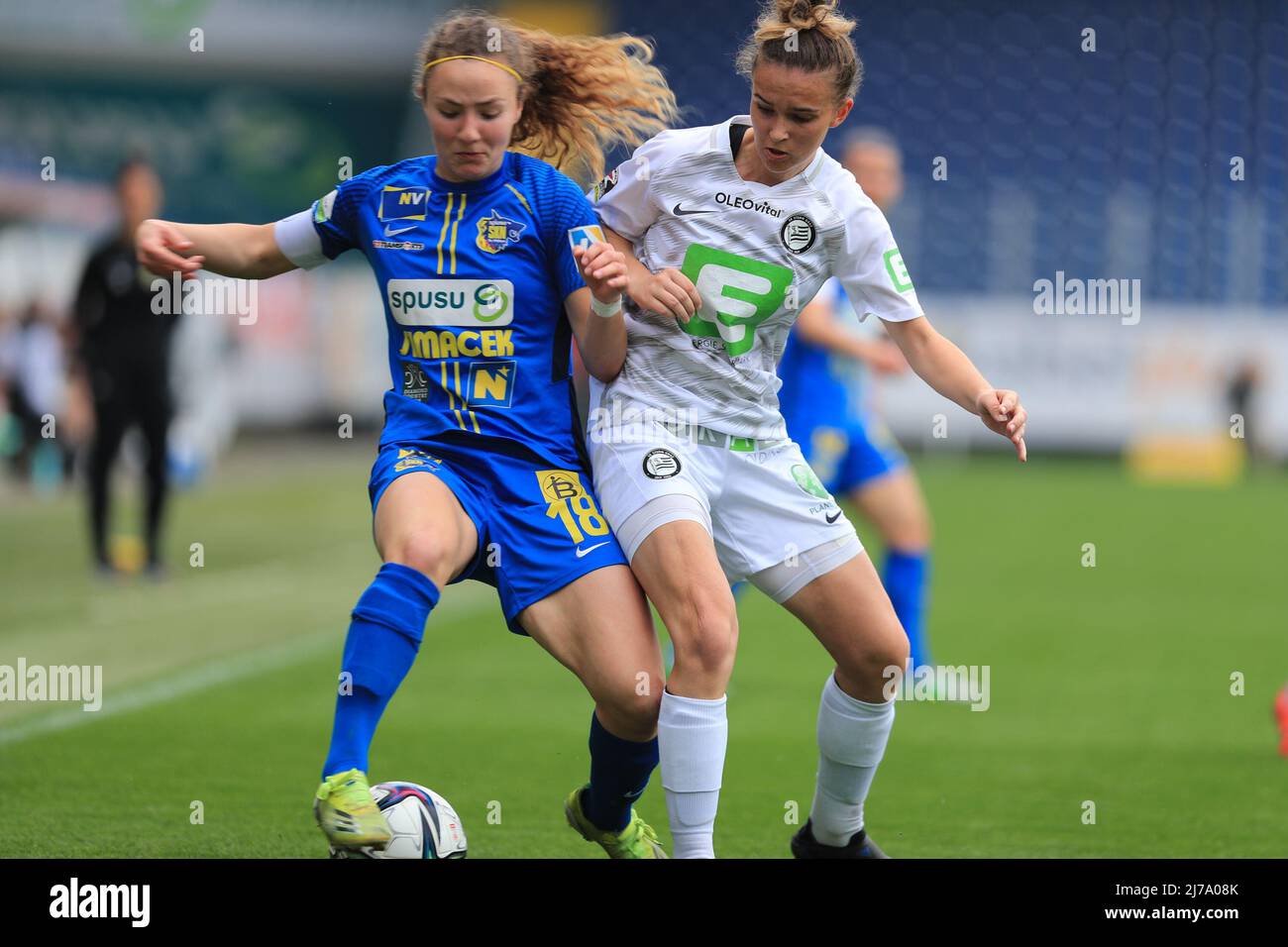 May 7, 2022, %G: Melanie Brunnthaler and Leonie Christin Tragl fight ...