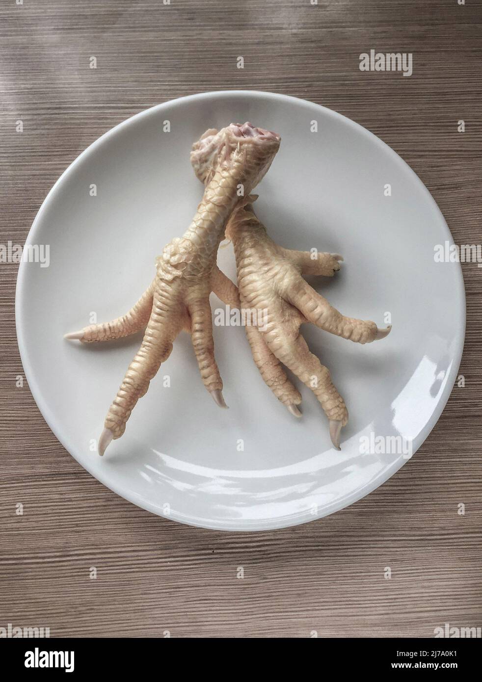 Raw chicken feet hi-res stock photography and images - Alamy