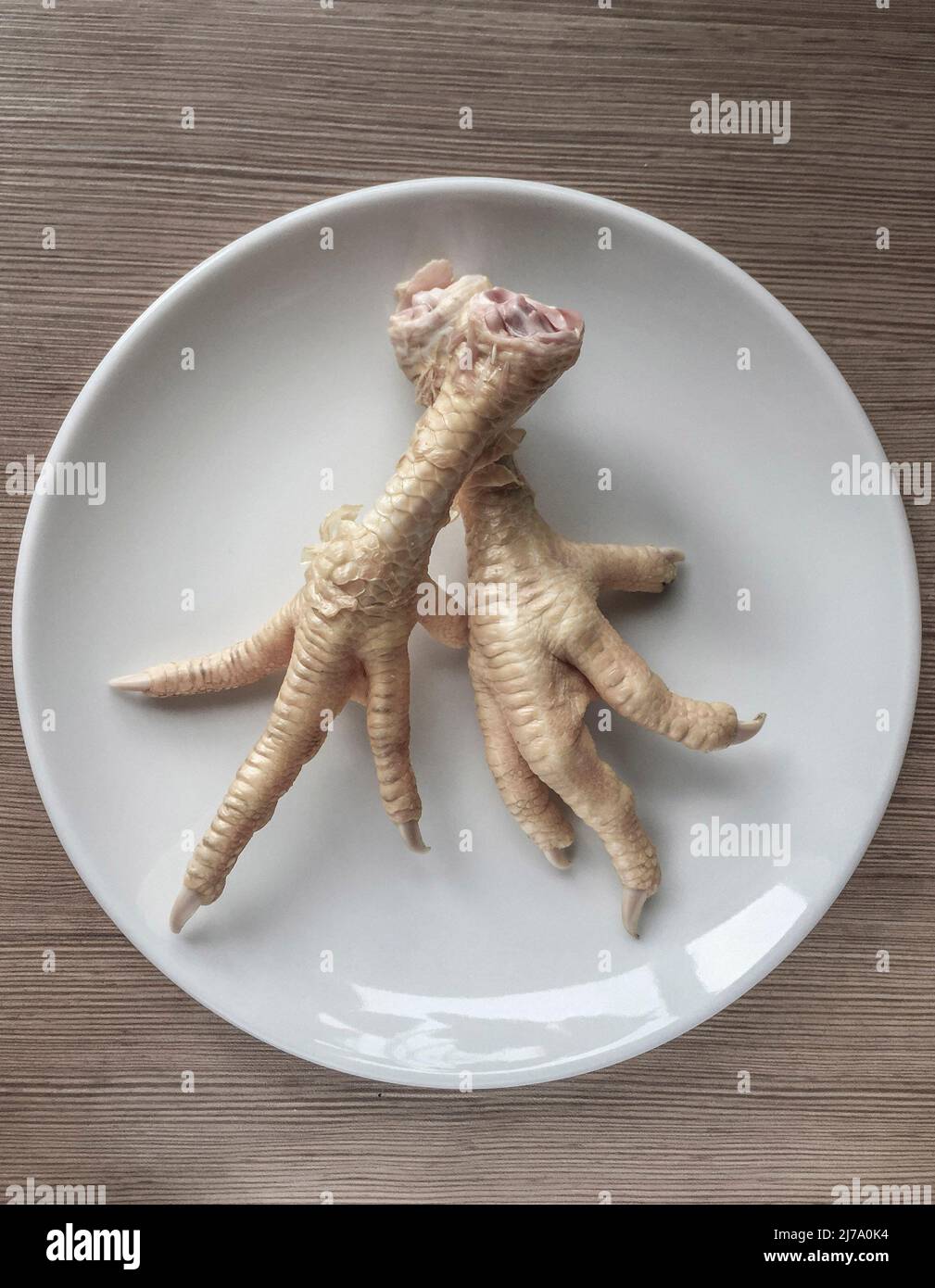 Raw chicken feet hi-res stock photography and images - Alamy