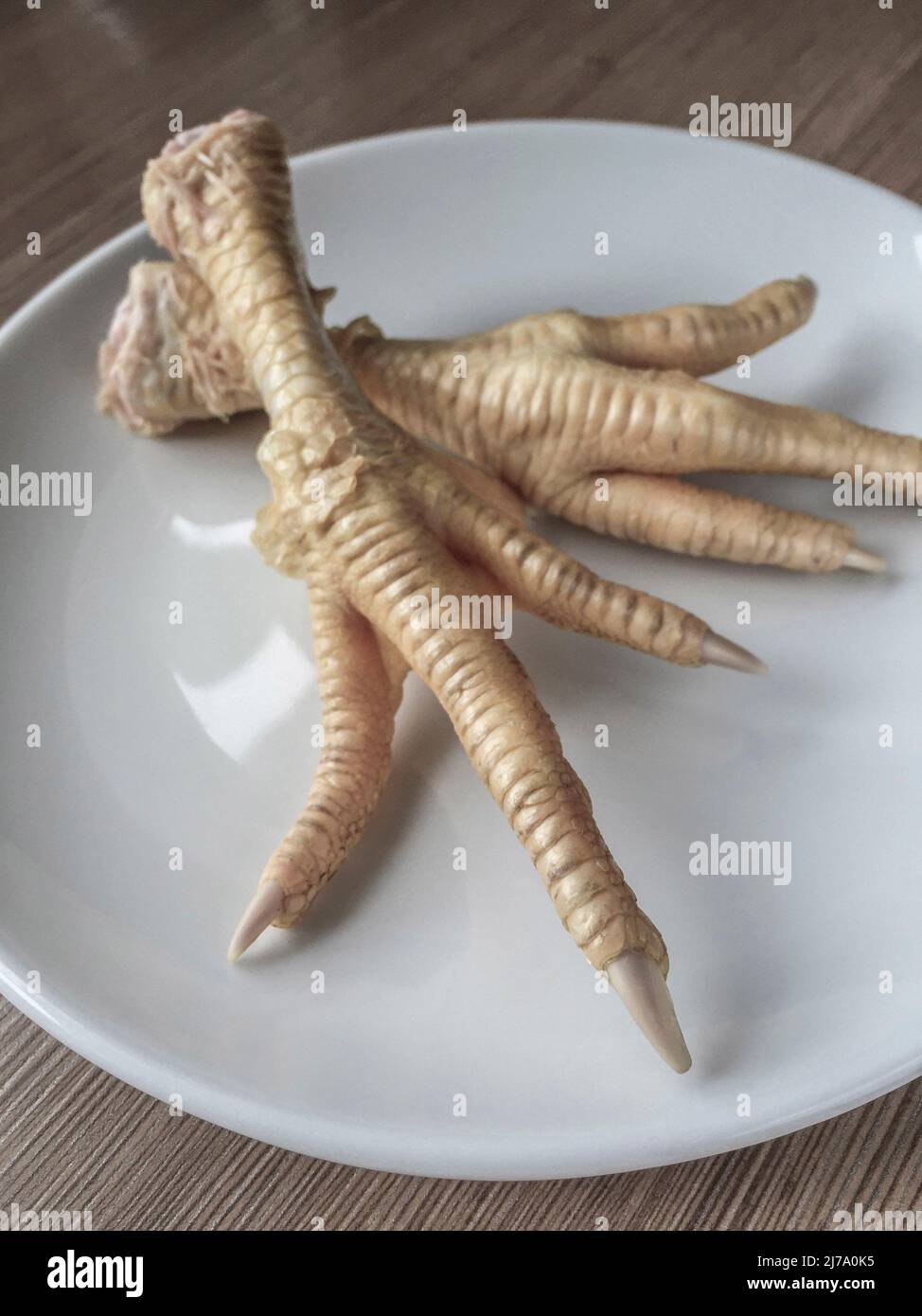 Raw chicken feet hi-res stock photography and images - Alamy