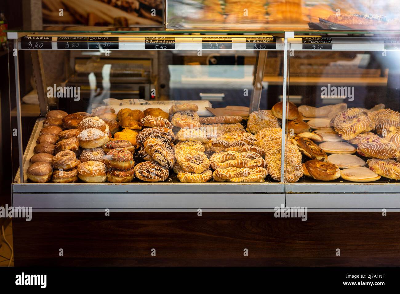 Counter display case baked hi-res stock photography and images - Alamy