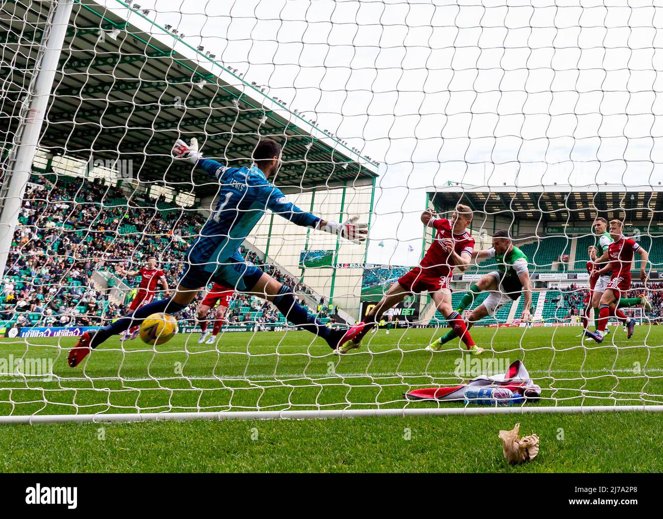 Easter Road, Leith. Edinburgh, UK. 7th May, 2022. Paul McGinn of ...