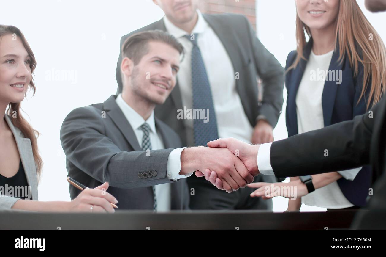 Handshake between employees after the meeting Stock Photo - Alamy