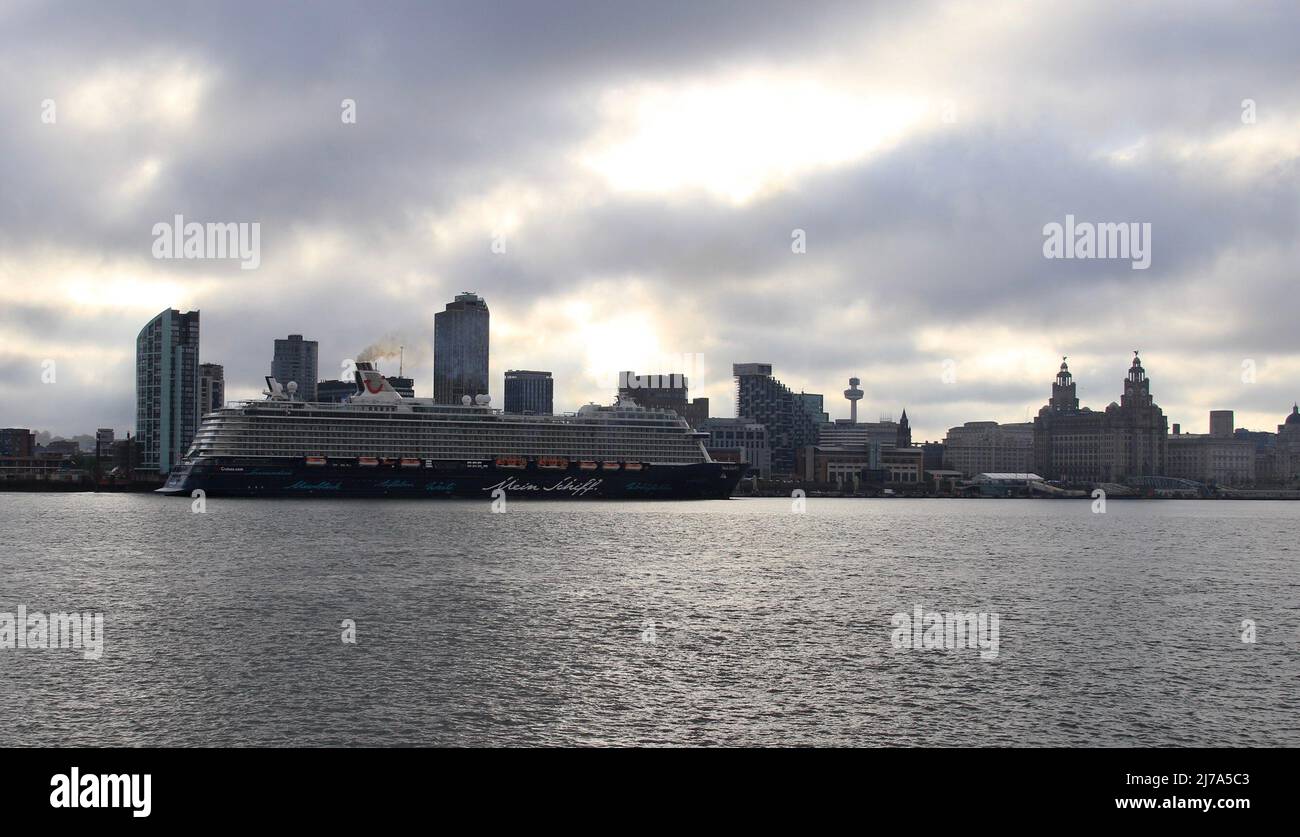 Cruises and navy Stock Photo - Alamy