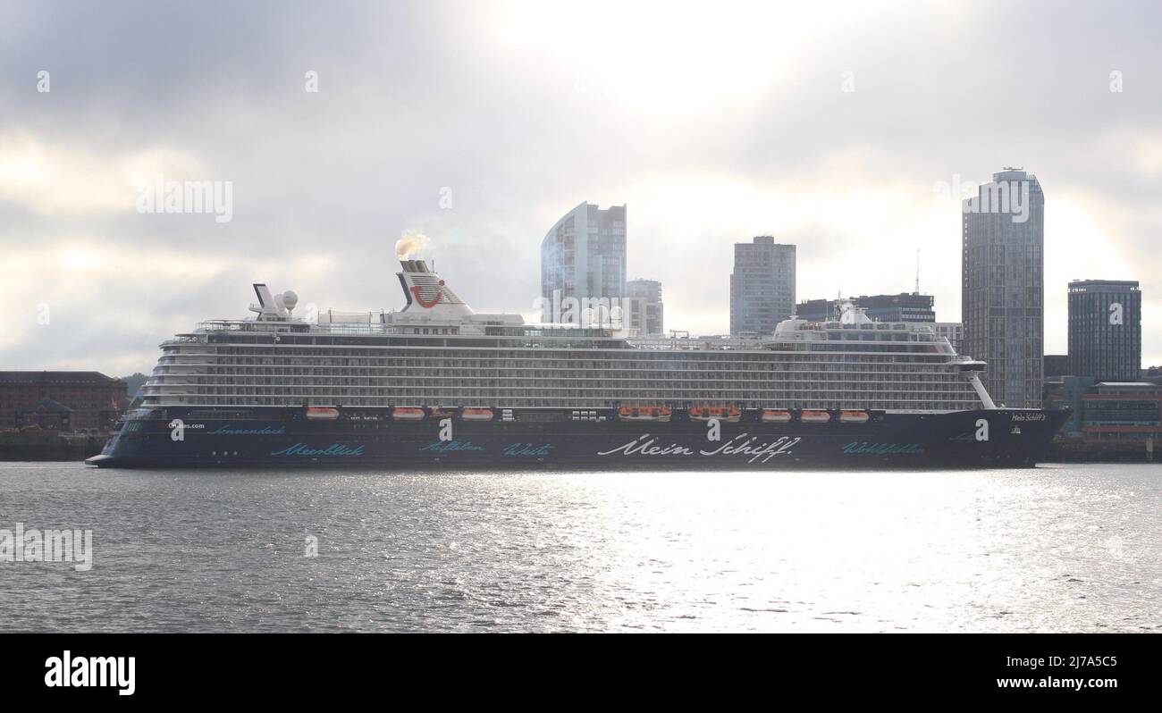 Cruises and navy Stock Photo - Alamy