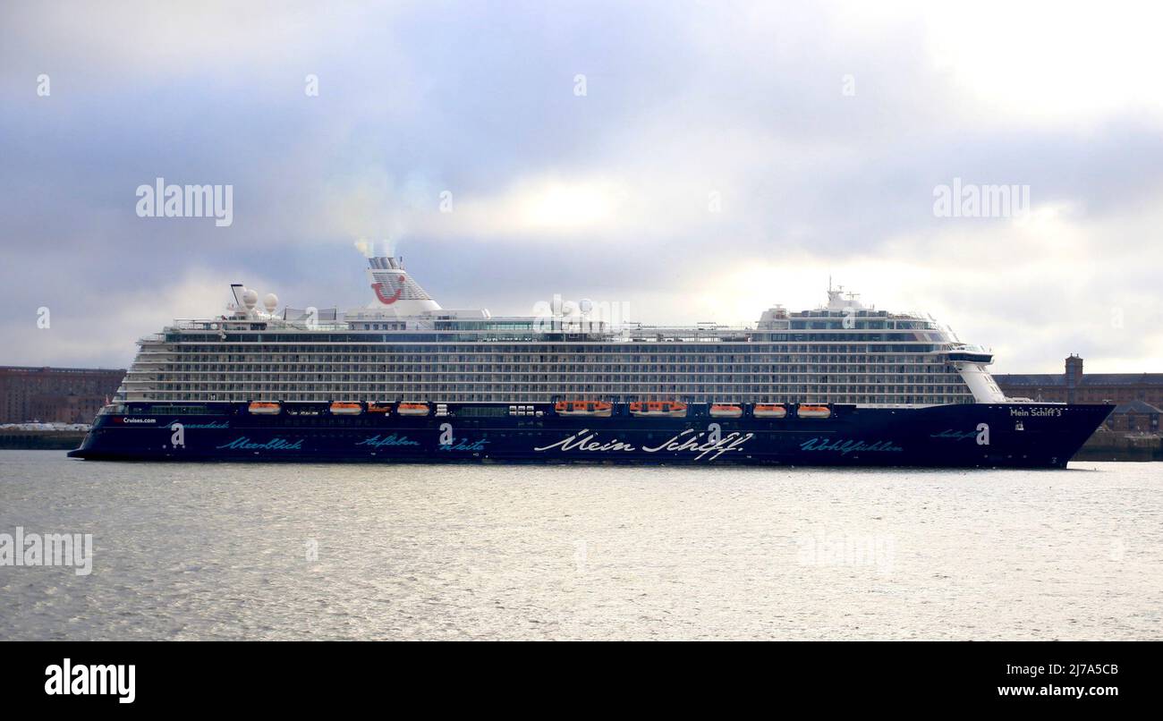 Cruises and navy Stock Photo - Alamy
