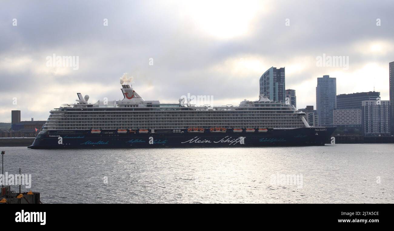 Cruises and navy Stock Photo - Alamy