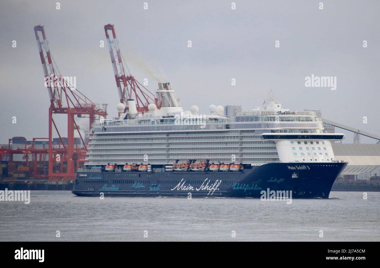 Cruises and navy Stock Photo - Alamy