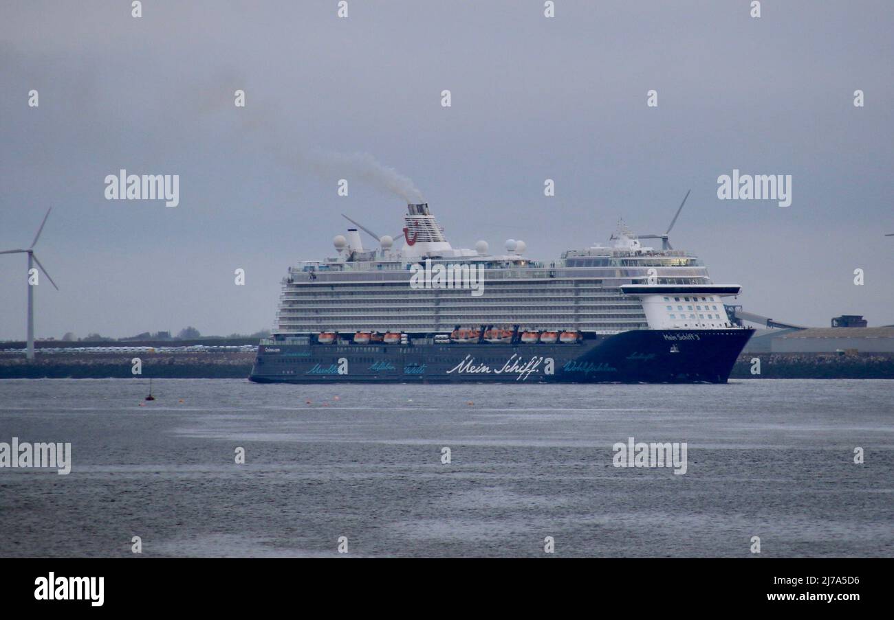 Cruises and navy Stock Photo - Alamy