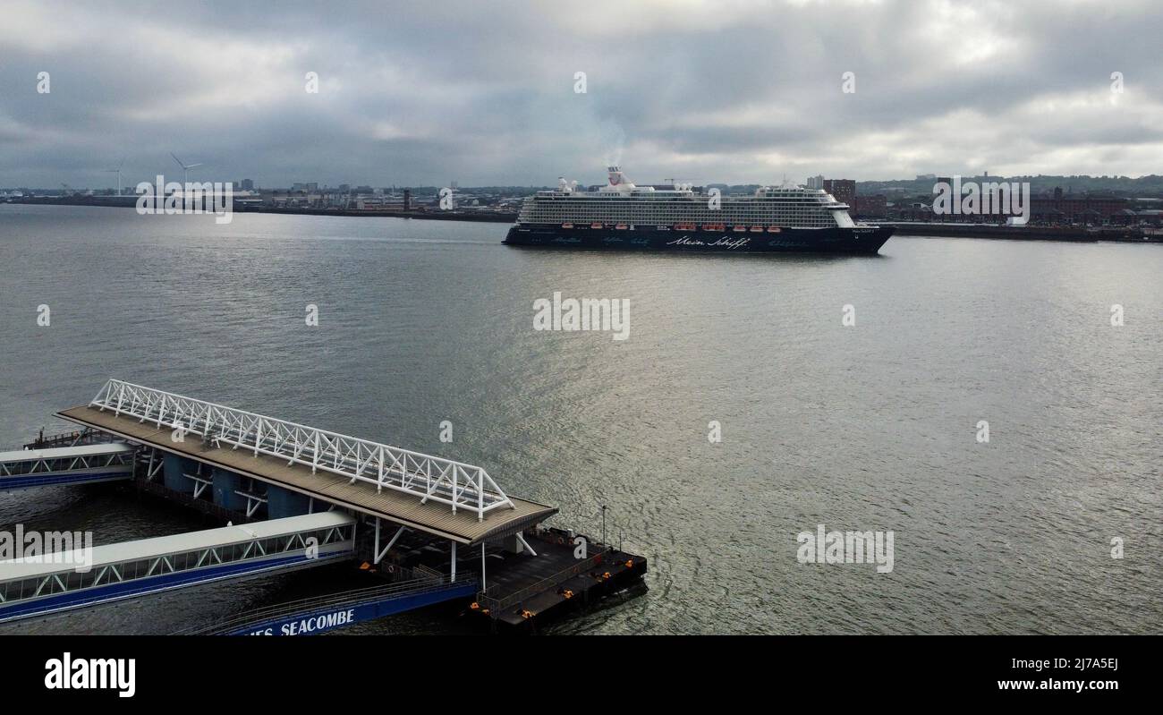 Cruises and navy Stock Photo - Alamy