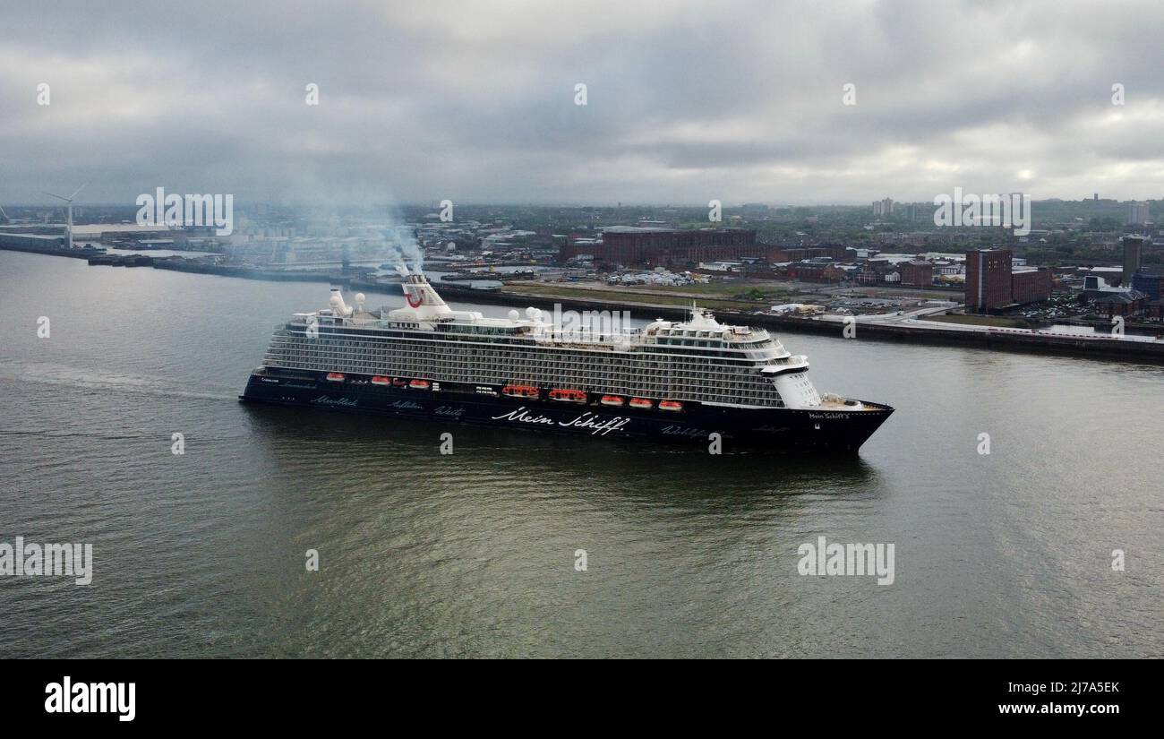 Cruises and navy Stock Photo - Alamy