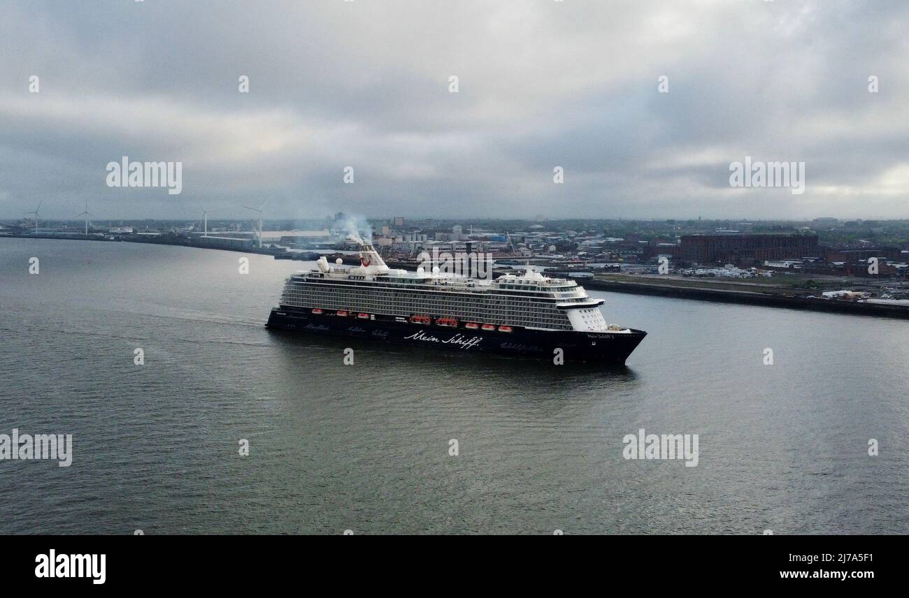 Cruises and navy Stock Photo - Alamy
