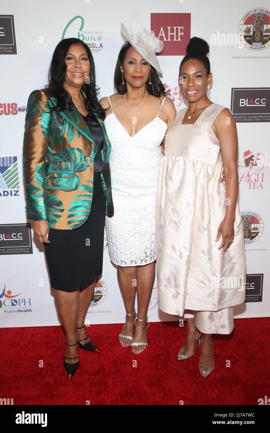 BEVERLY HILLS, CA - MAY 7: Cookie Johnson, Lisa Collins and Angela ...