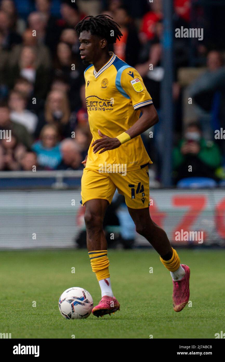Ovie Ejaria #14 of Reading in action during the game in Luton, United ...