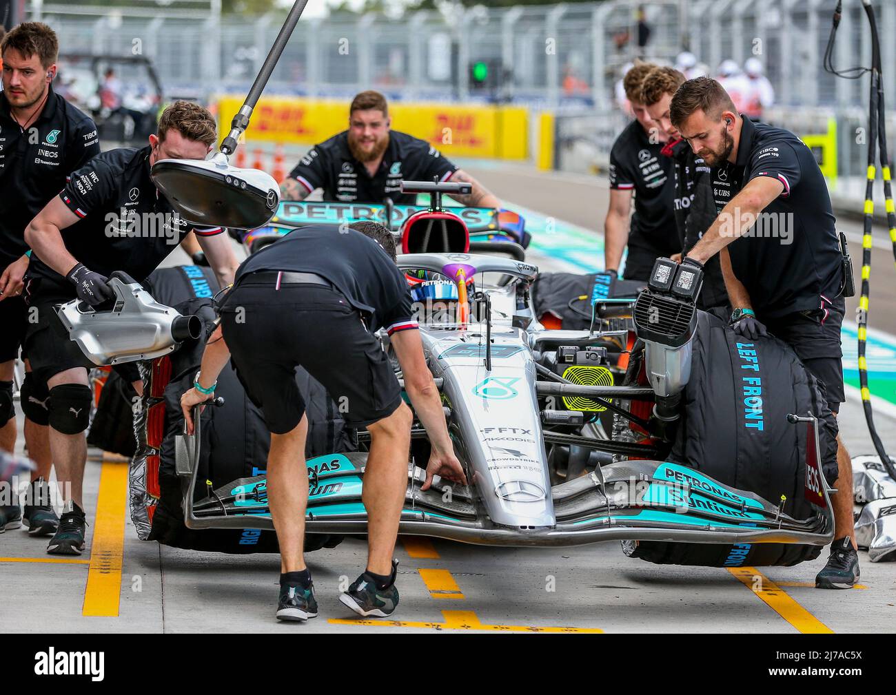 Mercedes f1 pit stop 2022 hi-res stock photography and images - Alamy