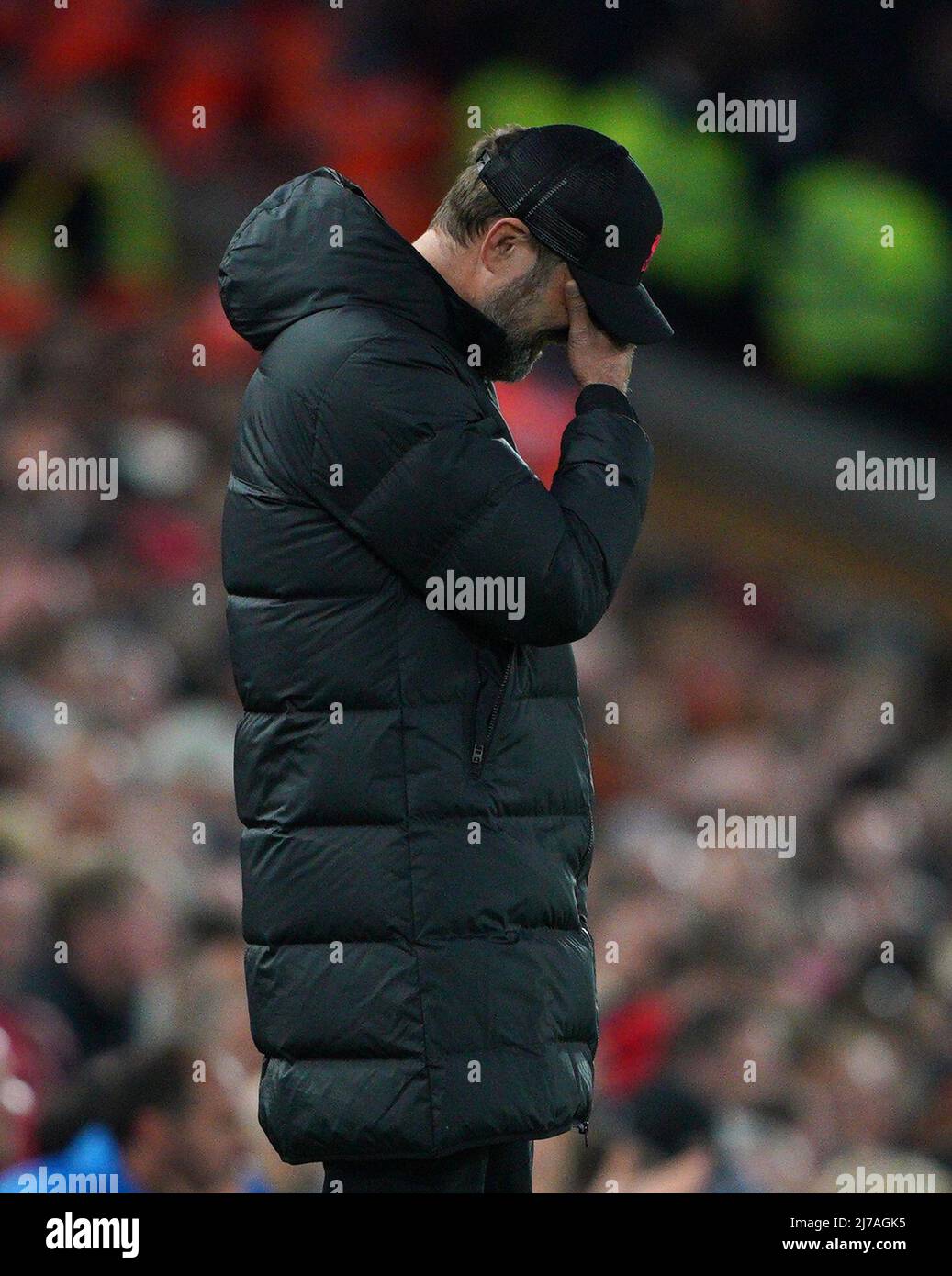 Liverpool manager Jurgen Klopp appears dejected on the touchline during ...