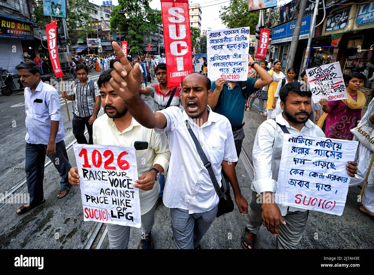 social-unity-center-of-india-suci-activists-shout-slogans-while
