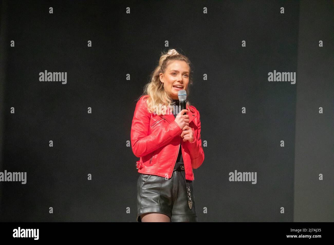 Marie Wegener bei "Die große Schlager-Hitparade" in der Messehalle ...