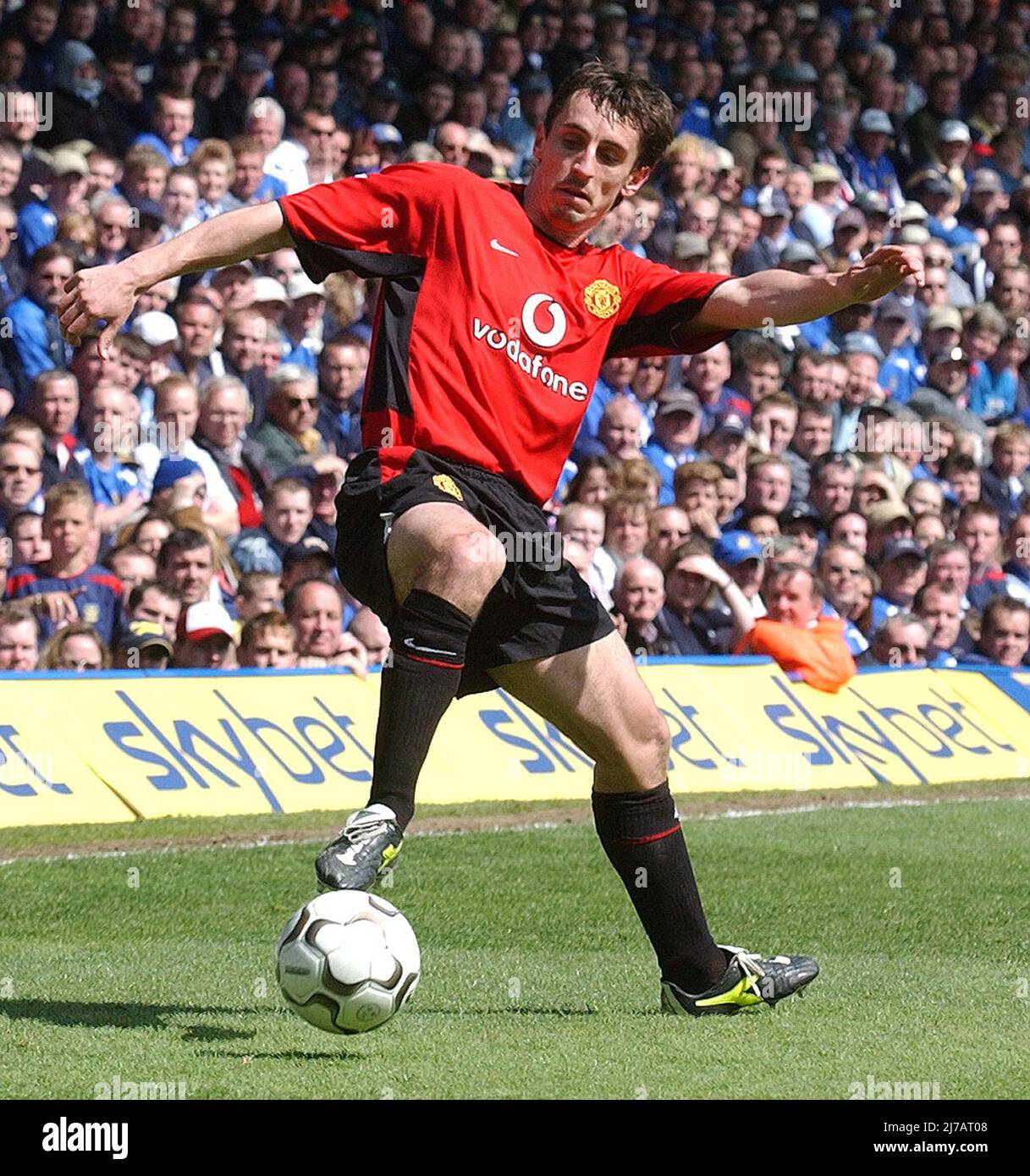 PORTSMOUTH V MAN UNITED GARY NEVILLE PIC MIKE WALKER 2004 Stock Photo ...