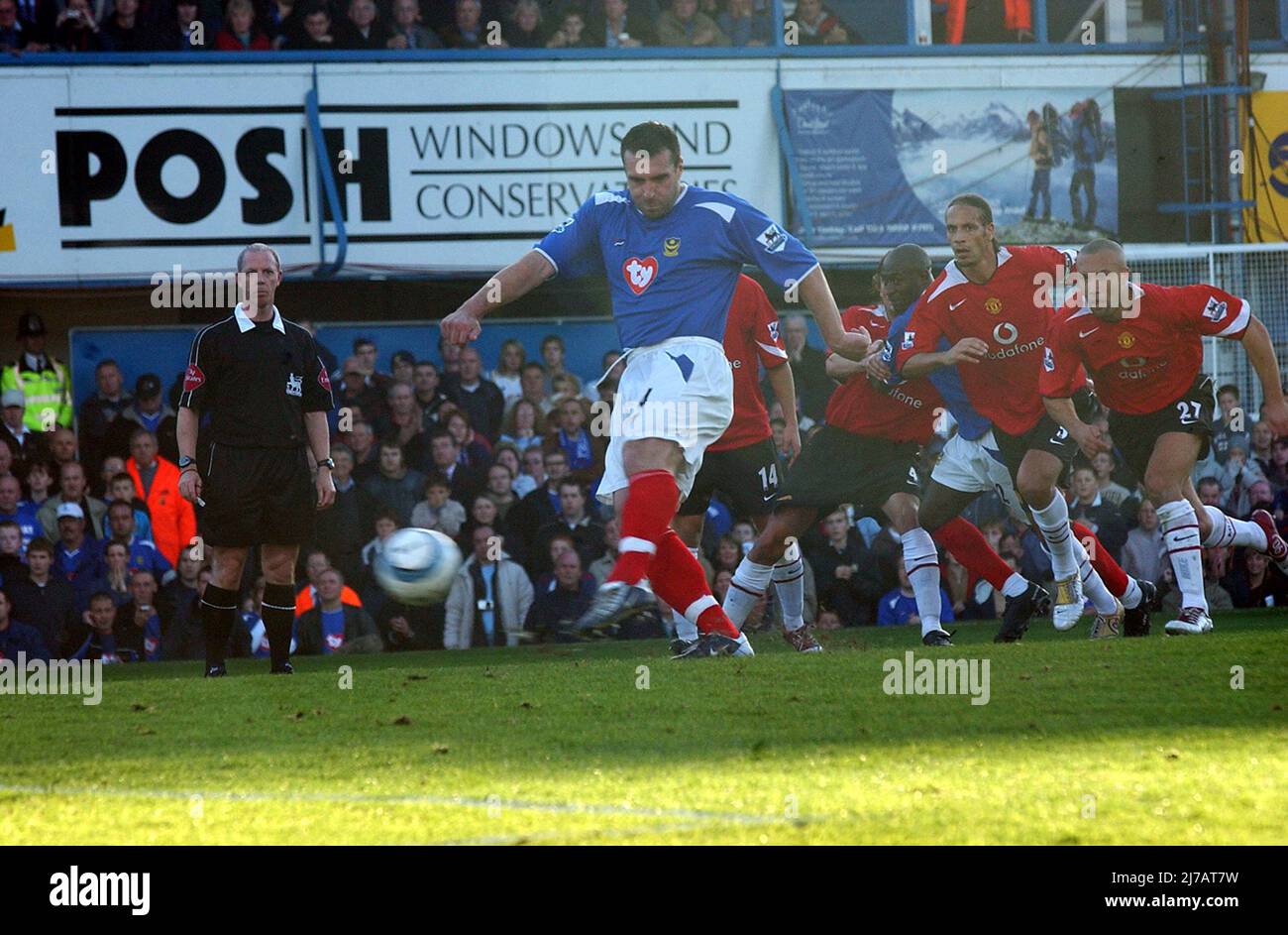 PORTSMOUTH V MAN UTD DAVID UNSWORTH 2004 Stock Photo - Alamy